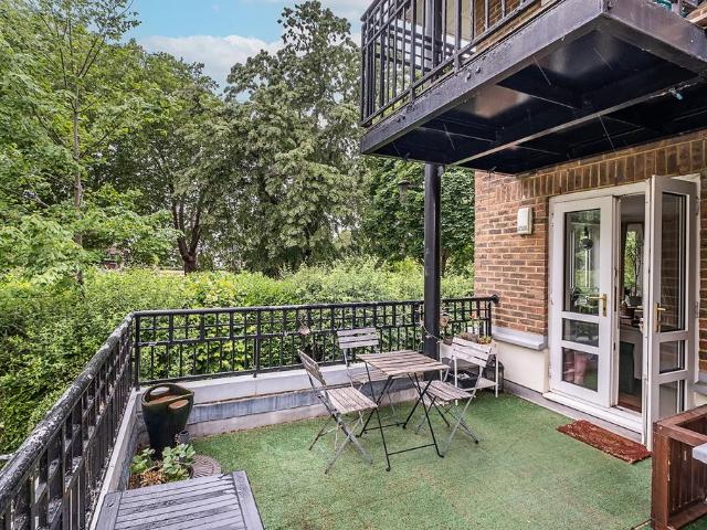 3 bedroom flat for sale