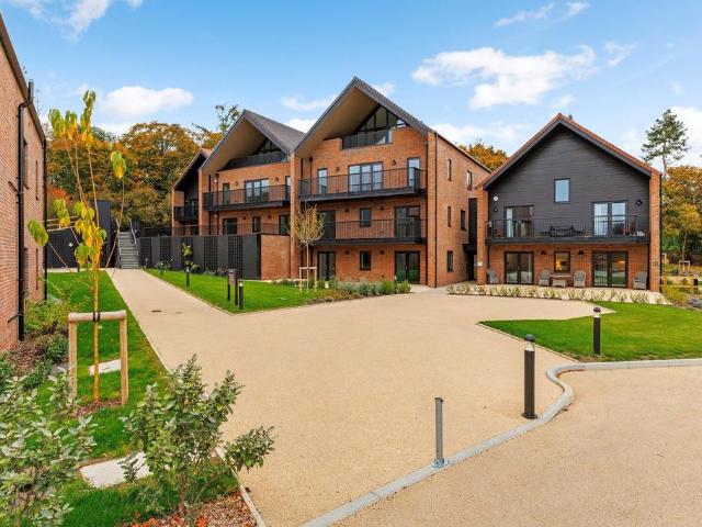 3 bedroom flat for sale