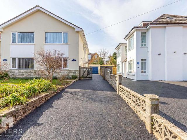3 bedroom flat for sale