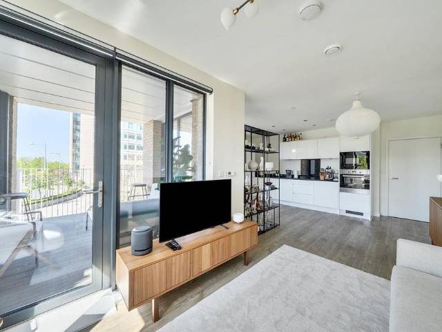 3 bedroom flat for sale