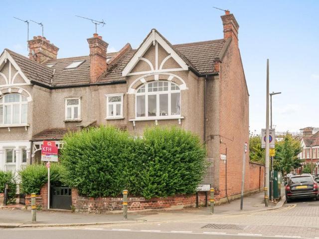 3 bedroom flat for sale