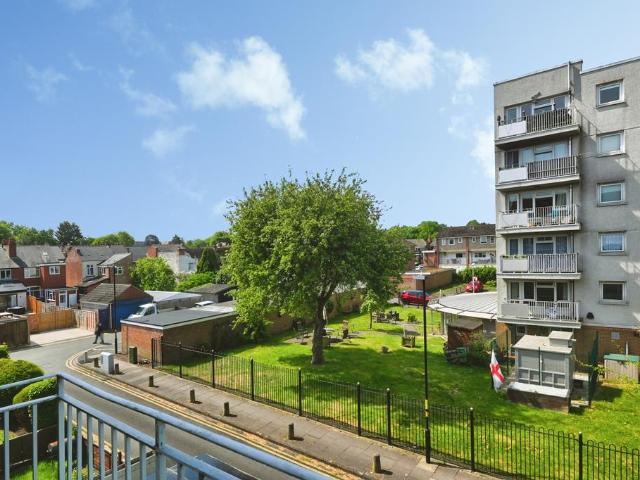 3 bedroom flat for sale
