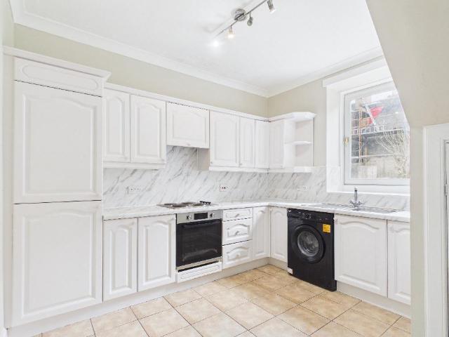 3 bedroom flat for sale
