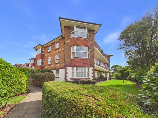 3 bedroom flat for sale