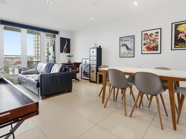 3 bedroom flat for sale