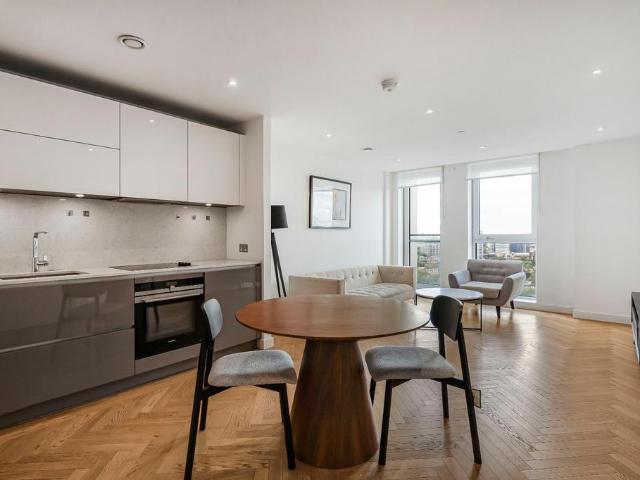 3 bedroom flat for sale