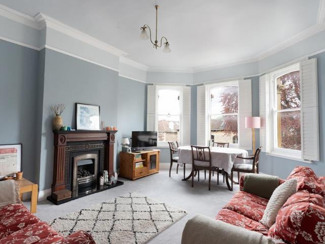 3 bedroom flat for sale