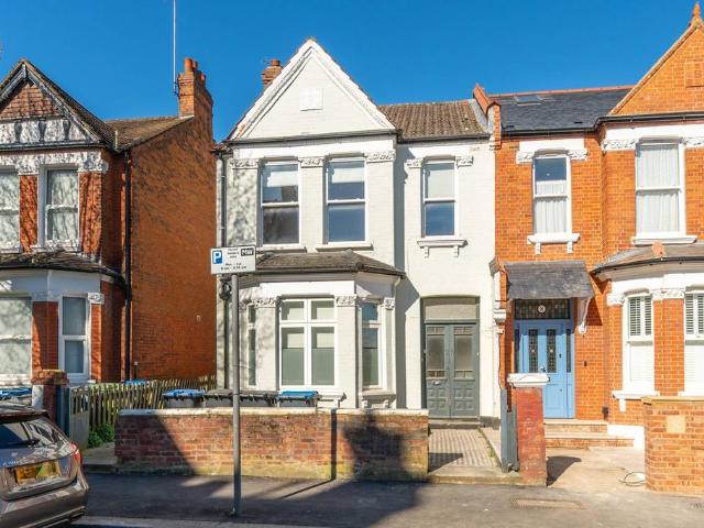 3 bedroom flat for sale