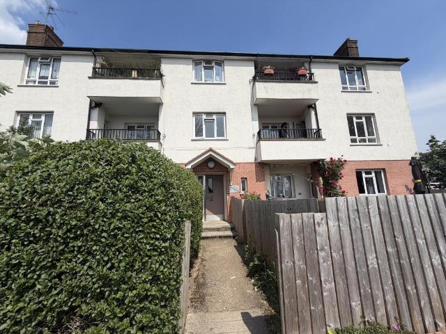 3 bedroom flat for sale