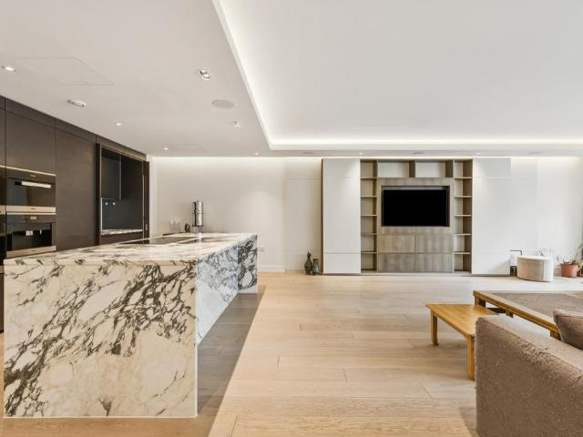 3 bedroom flat for sale