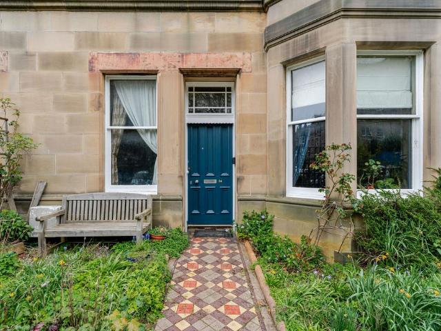 3 bedroom flat for sale