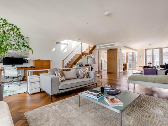 3 bedroom flat for sale