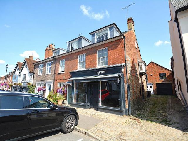 3 bedroom flat for sale