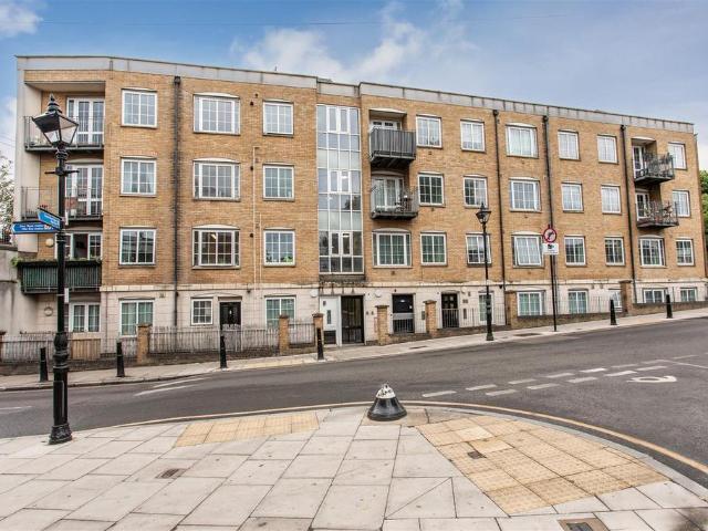 3 bedroom flat for sale