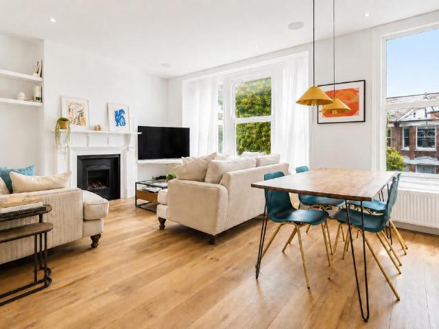 3 bedroom flat for sale