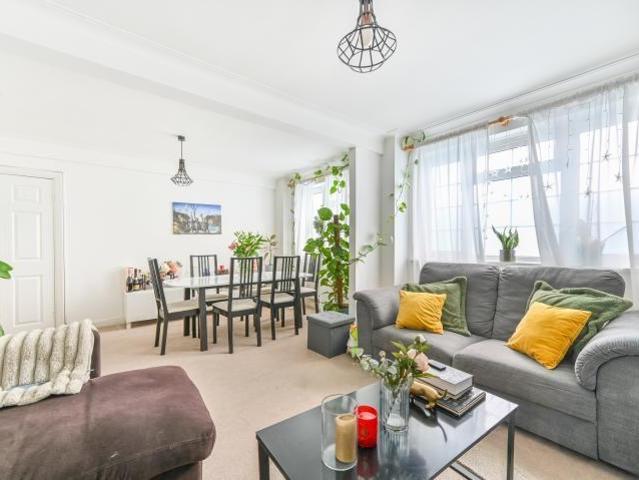 3 bedroom flat for sale