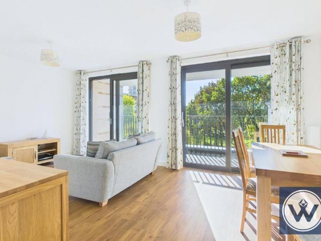 3 bedroom flat for sale