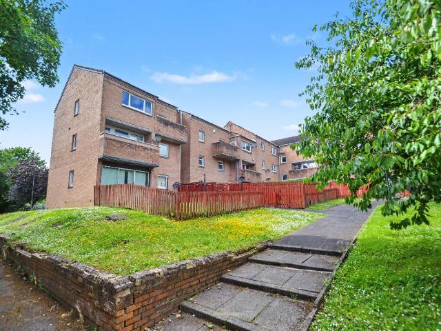 3 bedroom flat for sale