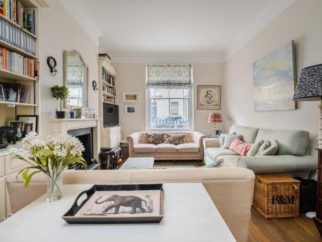 3 bedroom flat for sale