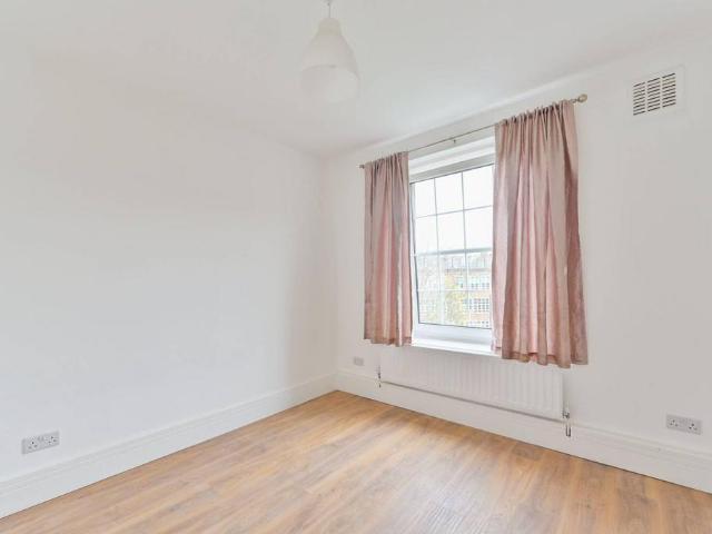 3 bedroom flat for sale