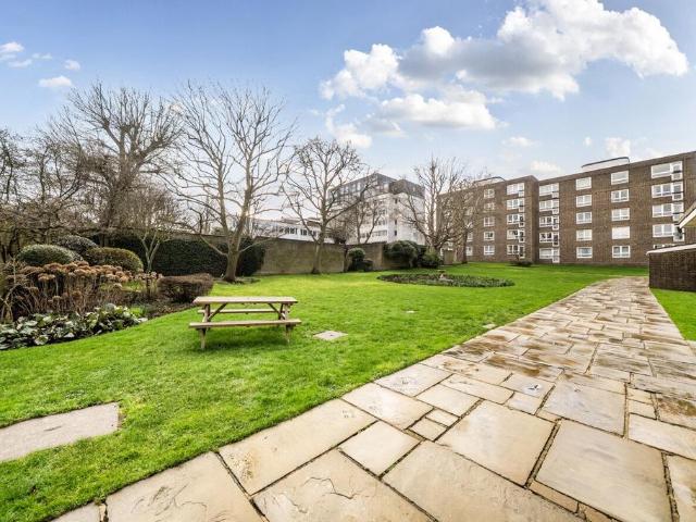 3 bedroom flat for sale