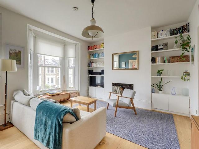 3 bedroom flat for sale