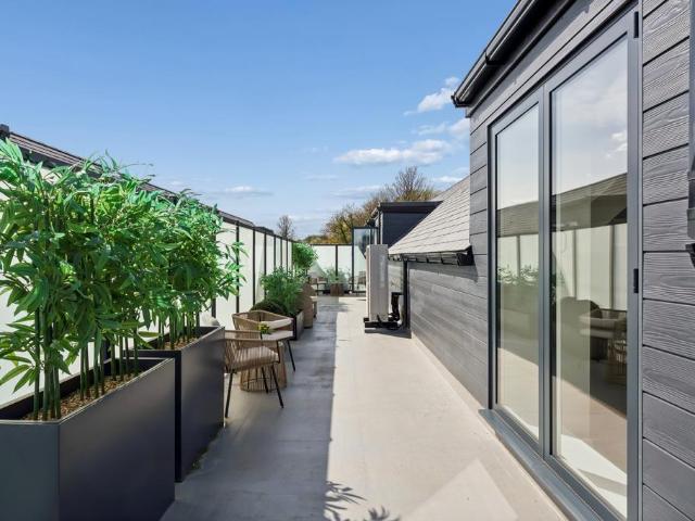 3 bedroom flat for sale