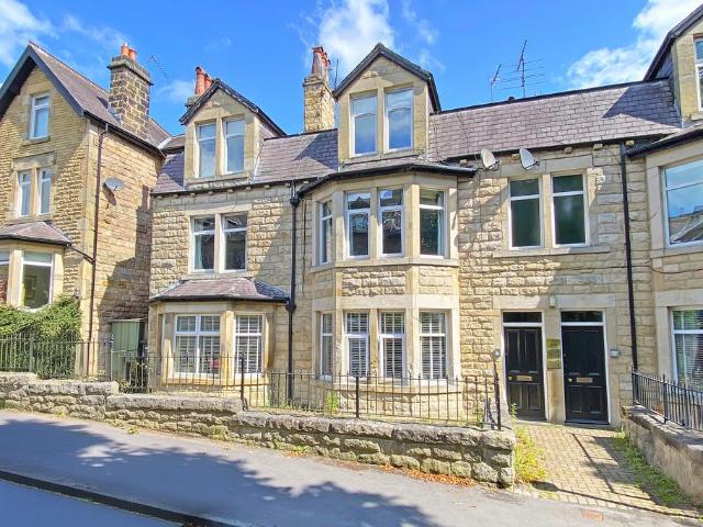 3 bedroom flat for sale