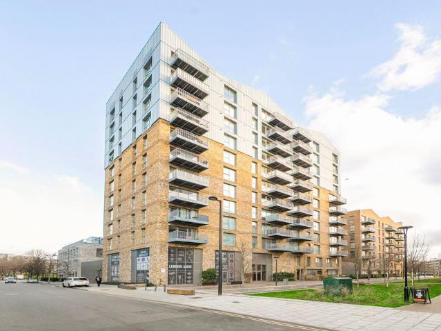 3 bedroom flat for sale