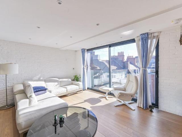 3 bedroom flat for sale