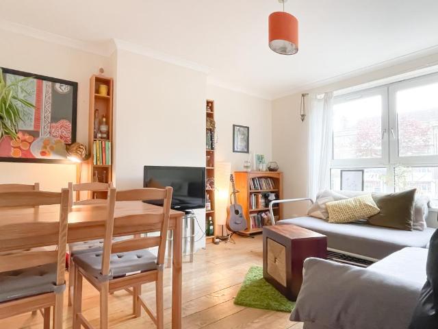 3 bedroom flat for sale