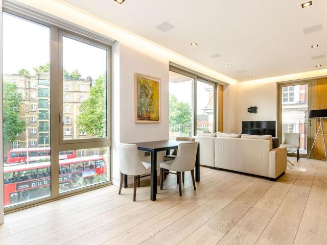 3 bedroom flat for sale