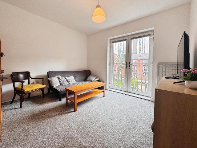 3 bedroom flat for sale