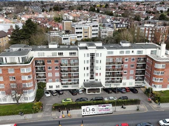 3 bedroom flat for sale