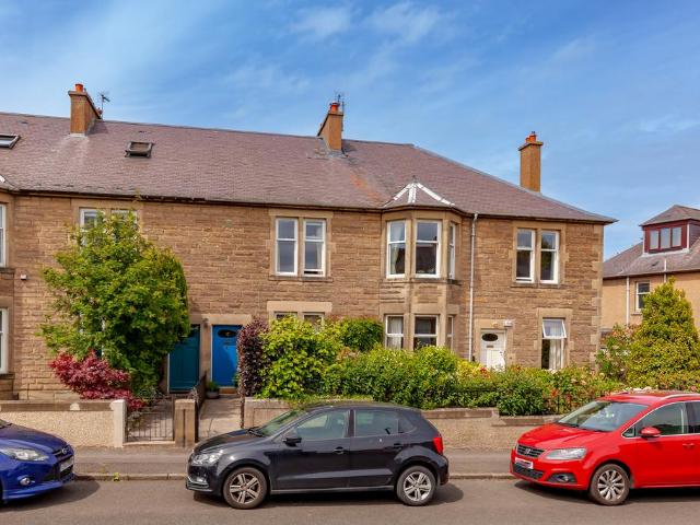 3 bedroom flat for sale