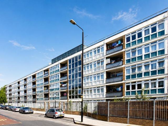 3 bedroom flat for sale