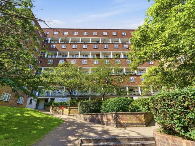 3 bedroom flat for sale