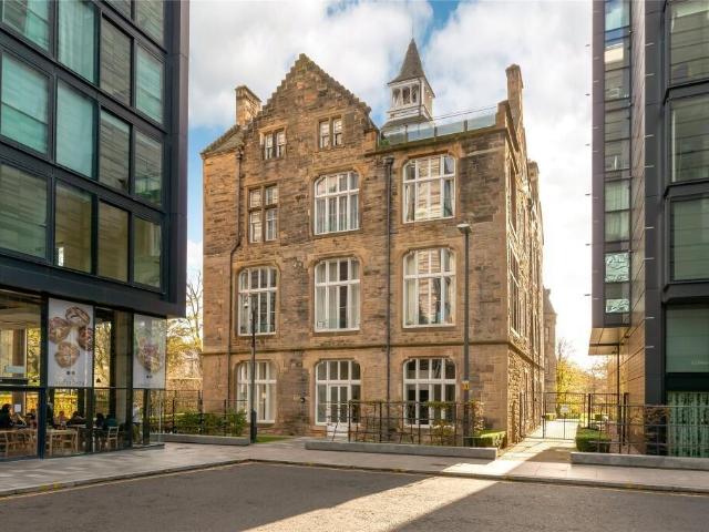 3 bedroom flat for sale