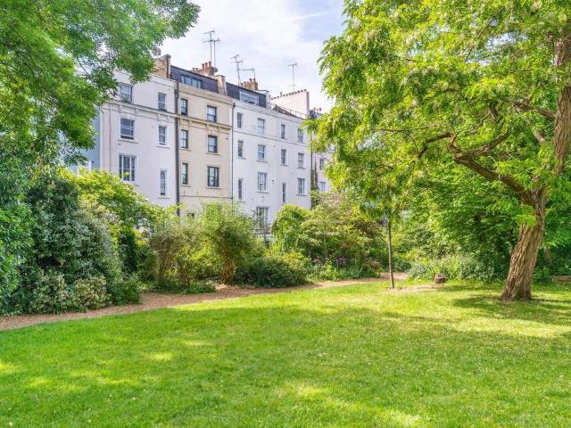 3 bedroom flat for sale