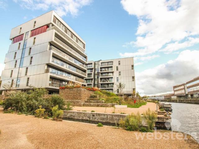 3 bedroom flat for sale