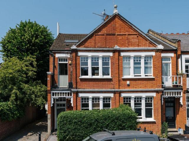 3 bedroom flat for sale