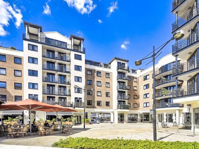 3 bedroom flat for sale