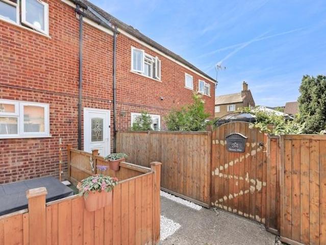 3 bedroom flat for sale