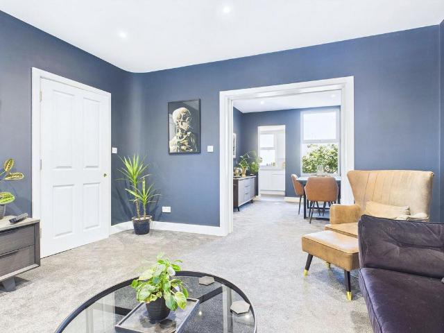 3 bedroom flat for sale