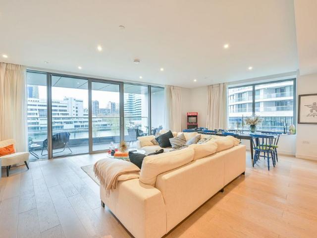3 bedroom flat for sale