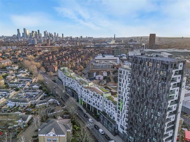 3 bedroom flat for sale