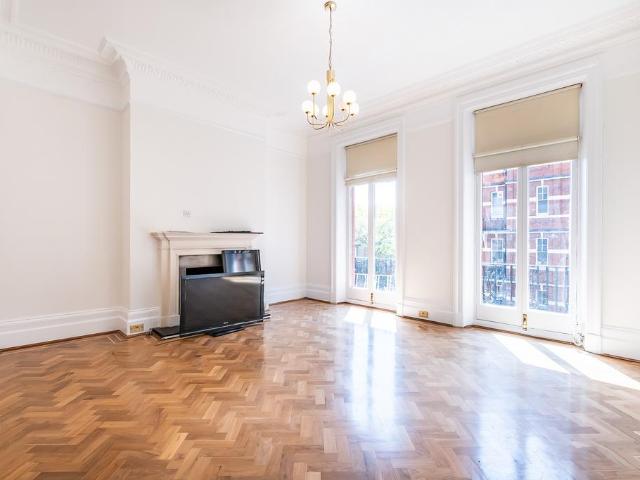 3 bedroom flat for sale