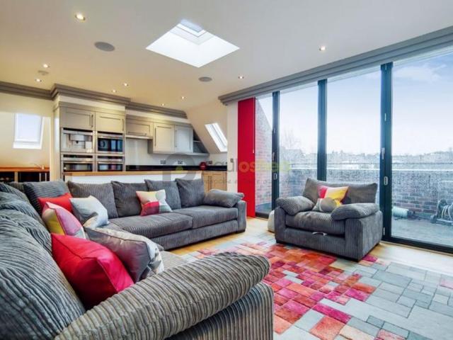 3 bedroom flat for sale