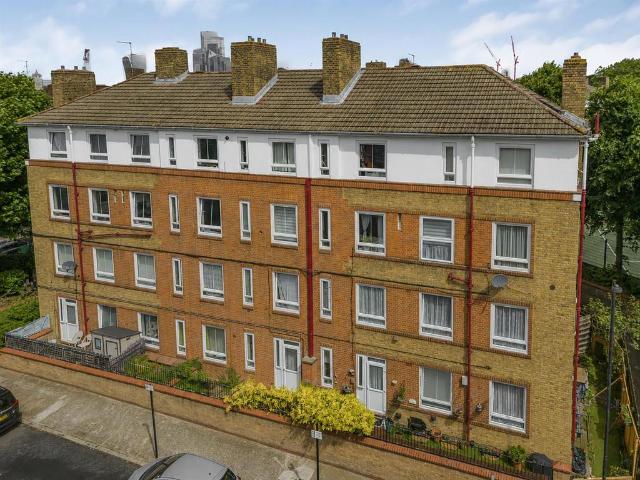 3 bedroom flat for sale