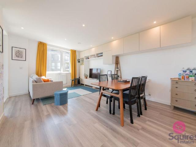 3 bedroom flat for sale